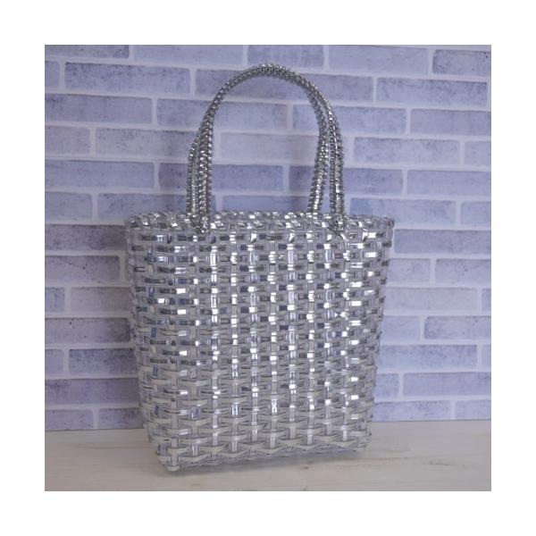 ●内容：ラ メルヘンテープ（5mm幅）30mカセ　1束、ラ メルヘンテープ（3mm幅）10mパック　1束、バッグ用成型ネット　1枚、 ラ メルヘンテープ用接着シート　1枚、作り方説明書 ●用意するもの：はさみ、メジャー、洗濯バサミ又はクリッ...