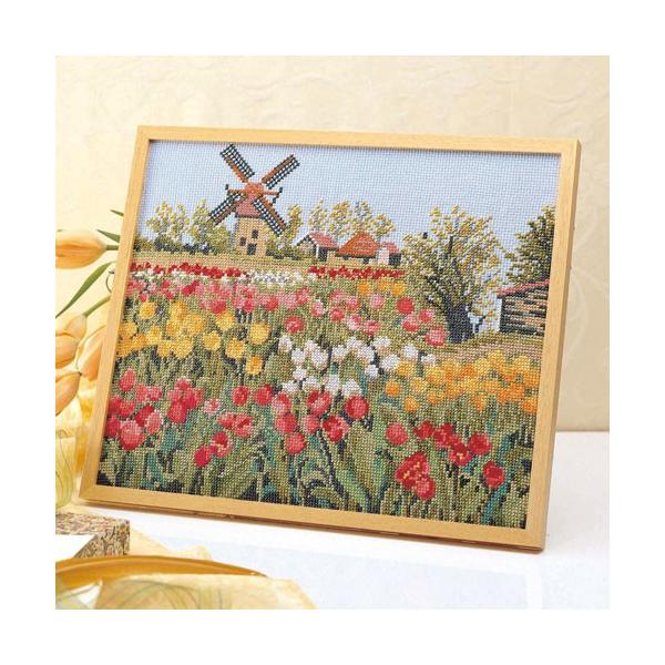 ●キット内容：刺繍糸、刺繍針、刺繍布、図案付説明書　　              ※額は別売りです ●完成サイズ：額外径：36.5×44cm              額内径：33.5×41cm●デザイン：尾上雅野●生地色：ブルー●難易度：...