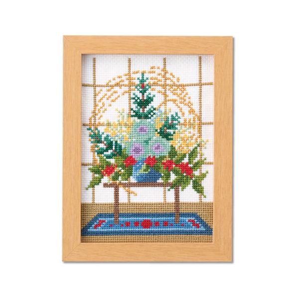 ■商品特徴●キット内容：25番ししゅう糸、ラメ刺しゅう糸、No.8300布（インディアンクロス）〈32〉オフホワイト、クロス針、カラー図案付説明書、木製フレーム●用意するもの：縫い糸、縫い針、はさみ、テープ●出来上がりサイズ：額外径：約たて...