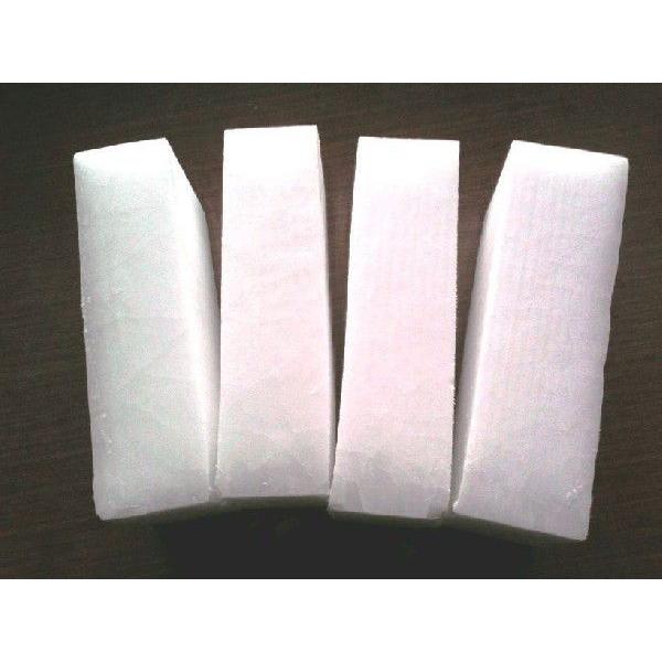 ドライアイスは温度保持、保存用に引越し、停電、ドライブ、バーベキューなどで、食品、飲み物の冷却にご利用下さい。冷凍食品、アイスクリーム、工業医薬品、血清などの保存、輸送などにもご利用いただいています。結婚式、披露宴、カラオケなどのパーティー...