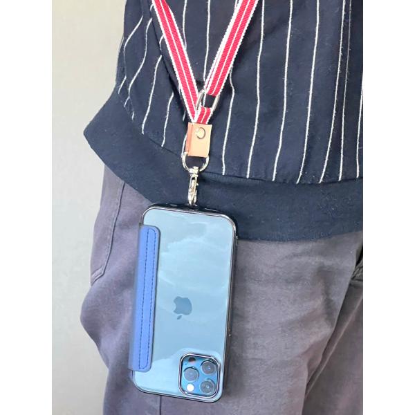 肩掛けスマホホルダー。携帯ストラップ・社員証等にもお使いいただけます。素材は丈夫な真田紐でできています。可動式金具があり長さを調節できます。長さは全長38~68cm　真田紐の首のかける円周は約60~120mです。紐の幅は12mmになります。...