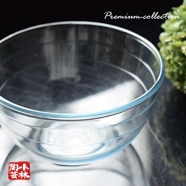 シンプルで使いやすい耐熱ガラスのボウルです。直接電子レンジで使用できお菓子作りなどに最適です。【　サイズ　】　直径：16.9×高さ：9.6cm【　材質　】　耐熱ガラス　150度【　容量　】　1100ml　550g【　質感　】　なめらかな手触...