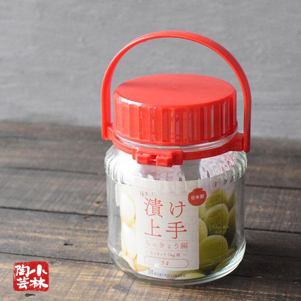 長期保存に適した貯蔵瓶です。運びやすい吊り手式の持ち手で、着脱簡単で洗い易いフタです。内フタには抗菌の注ぎ口が付いていて注ぎやすいです。長期保存果実酒瓶の認証制度について安心・安全の長期保証果実酒瓶がひと目でわかるようにと「長期保存果実酒瓶...