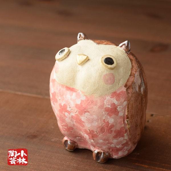 ひとつひとつ手作りのクラフト。やきものの人形で　表情豊かで癒される可愛いフクロウです。マットな風合いが上品です。【　サイズ　】11.0×9.5×高さ:12.0cm【　材質　】　陶器【　重量　】　590g　　　　　※日本製（美濃焼）やきもの人...