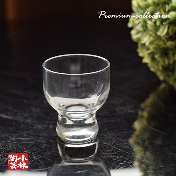 日本酒用の盃。冷酒をより食感よく味わえる盃です。ガラス製なので　口当たり部分が薄く冷たく口当たりよくお使いになれます。【　サイズ　】　直径：5.7×高さ：6.5cm【　材質　】　ソーダガラス【　容量　】　80ml【　質感　】　普通の生地  ...