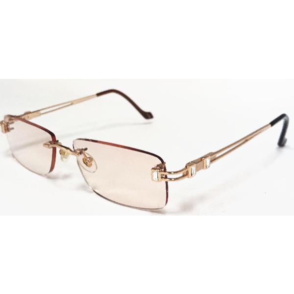 薄いブラウン色のレンズなので高級感が漂います予告なくケースの変更があります