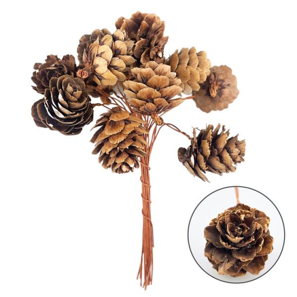 手作りハンドメイド資材用の松笠ピック12本入りです。発想次第で自由自在！ナチュラル素材で使いやすくなっています。ワイヤーを切って自由に加工することが可能です【サイズ】全体:高さ 約10.5cm松笠：高さ 約 2.5〜3cm 、直径約2〜2....