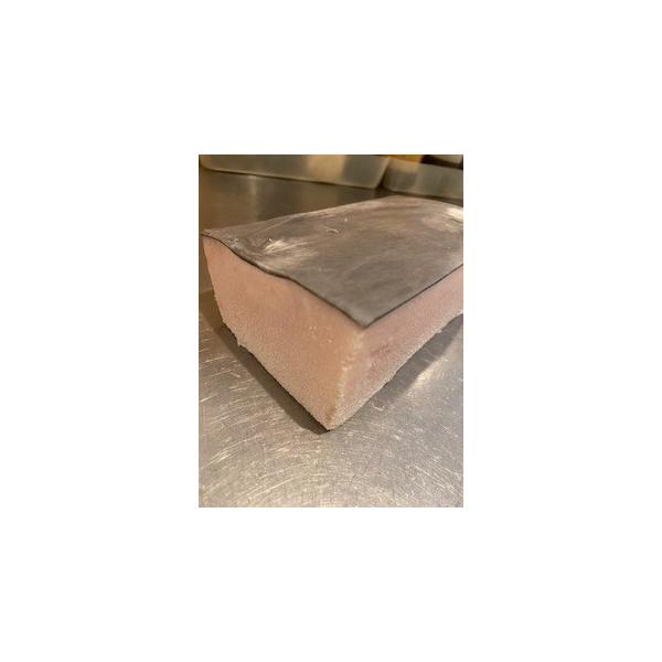 ながす鯨　本皮（ほんがわ）生食用鯨の本皮は体を覆う良質な脂肪層の部位になります。その中でも、ながす鯨は大型くじらで、本皮は厚みがあり、柔らかく極上の脂で美味しいですよ。殆ど流通されていない希少な本皮です。お刺身の場合薄くスライスしてお召し上...