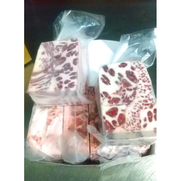 ・3級鹿の子（かのこ）冷凍生ブロック 加熱用※当店の鹿の子は、1級〜3級にしっかりと分類しております。あごの骨の周りの部位で、あごの先端部分に近くなれば、鹿の子模様が細かくなり高級品（1級）になり、白雪に梅の花散らばってる綺麗な模様の部位で...