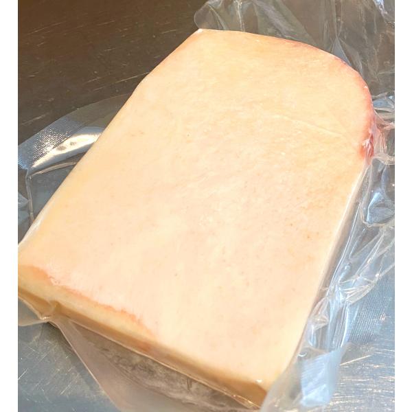 伝胴（でんどう）生食用　1kgブロック 当店の伝胴は柔らかいです。伝胴またの名を美脂（びし）といい、脂の美しさからその名の由来です。※特価商品です。１パックのサイズは1kg〜1.2kgになります。※解凍ご２〜３ブロックに分かれます。お刺身や...