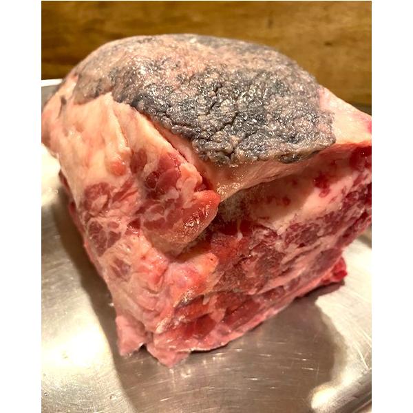 珍品希少部位・霜降りサエズリ　生冷凍肉ブロック1kgご自宅で調理したい方にお勧めです。塩茹でして、おでんに入れたり、スライスしてポン酢で食べたり、鍋に入れたりレパートリーは豊富な高級部位です。内容量：1kg原材料：ニタリ鯨保存方法：冷凍（−...