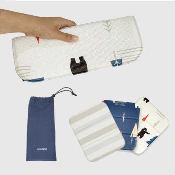 【商品名】防水折りたたみ式マット両面マット※お使いのモニター設定、お部屋の照明等により実際の商品と色味が異なる場合がございます。【サイズ】350mm×300mm厚さ：10mm【素材】PVC【原産地】韓国【備考】ネコポス便送料無料