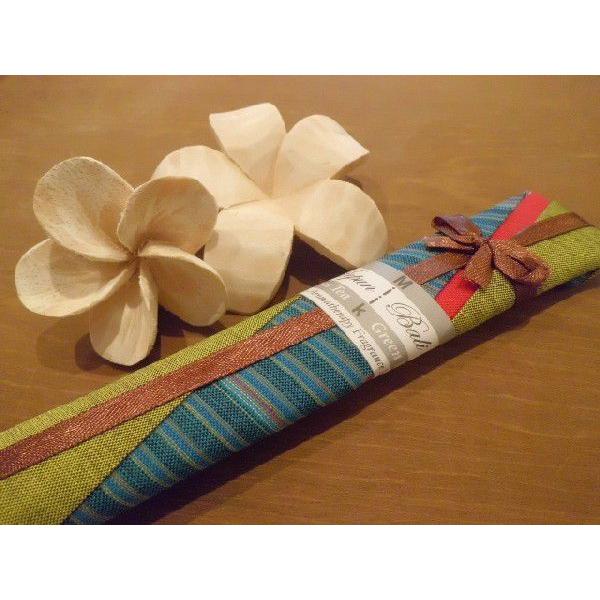 「幻の白いお香」と呼ばれるJEPUN BALIのナチュラルカラーインセンス。ハーブ独特の爽やかさとグリーンティーのなんだかホッとするような、甘くやさしい落ち着いた香りが楽しめます。香りの強さは少し強めです。素材、香り、包装にまでこだわり抜い...