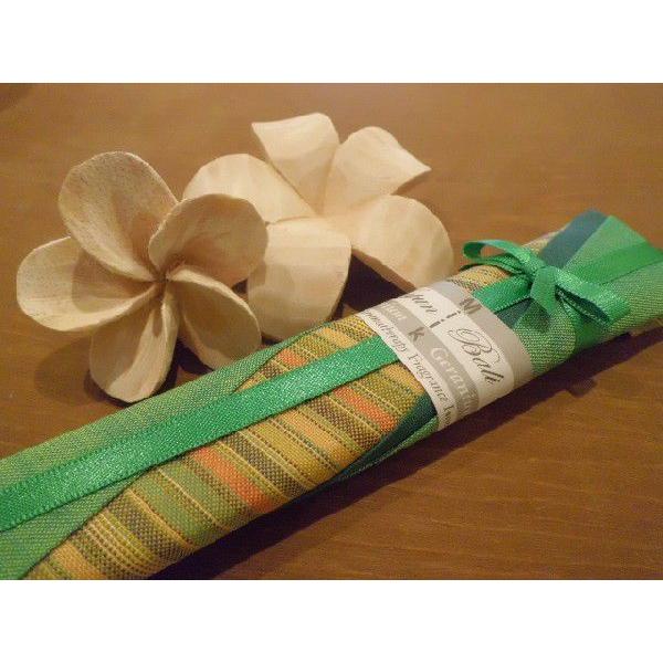 「幻の白いお香」と呼ばれるJEPUN BALIのナチュラルカラーインセンス。ローズにも似た、甘くやさしい香りにハーブの鋭さを併せ持つ香り。気持ちを落ち着けたい時、イライラした時におすすめです。香りの強さは少し弱めのやさしい香りです。素材、香...