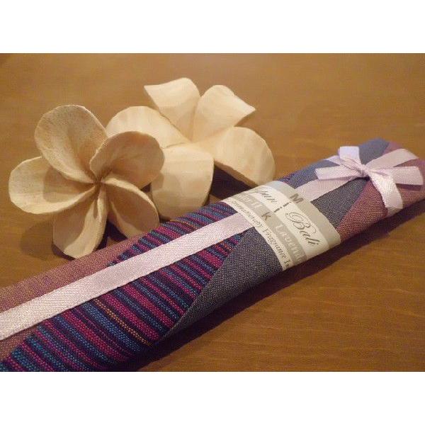 「幻の白いお香」と呼ばれるJEPUN BALIのナチュラルカラーインセンス。アロマセラピーでも人気の高いラベンダーは、ハーブの仲間でフローラルでウッディな香りが特徴。リラックス効果の高い香りとしても知られており、幅広い層に人気があります。気...