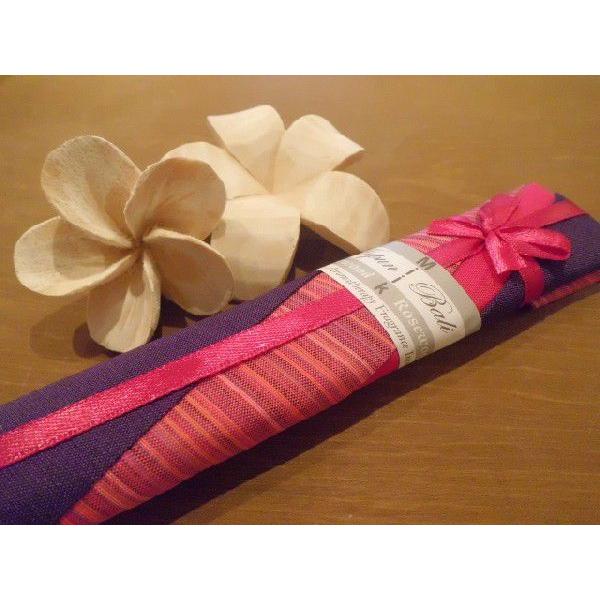 「幻の白いお香」と呼ばれるJEPUN BALIのナチュラルカラーインセンス。ローズウッドは熱帯地域に生育する常緑樹で、バラのような美しい香りで大変人気が高く、資源減少が進んだため、貴重な植物となっています。香りの強さは弱め。ウッディな中にも...