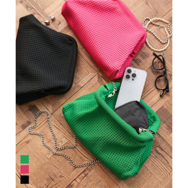 チェーンショルダー付きがま口メッシュバッグ幅広い使い勝手の良さが魅力のショルダーバッグ。開け閉めしやすいがま口デザインで荷物の出し入れもしやすく見た目以上の収納力もうれしいポイント。ショルダーチェーンは取り外し可能なので肩がけ、斜めがけ、ク...