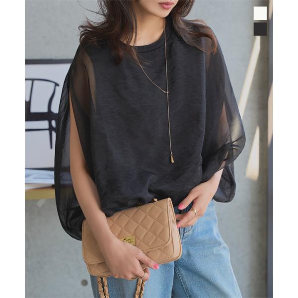 オーガンジーケープ風ブラウス繊細な透け感が魅力のオーガンジーケープ風ブラウス。ふんわり丸みのあるシルエットと程よいケープ風デザインが、体型をカバーしながら女性らしい華やかさを引き立てます。裾はさりげなく絞られ、スカートやハイウエストパンツと...