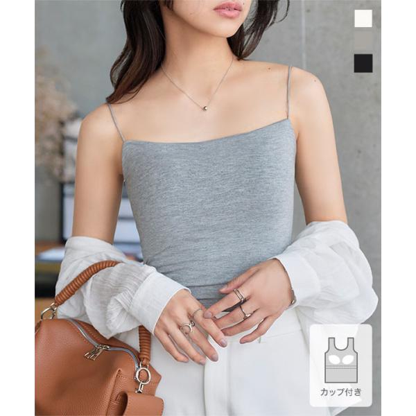 カップ付き細ストラップキャミソールリラクシーな着心地とトレンディな細ストラップが魅力のカップ付きキャミソール。華奢なストラップと軽やかなドレープが、抜け感のあるスタイルを演出します。1枚でさらっと着るのはもちろん、シャツやシアーアイテムとの...