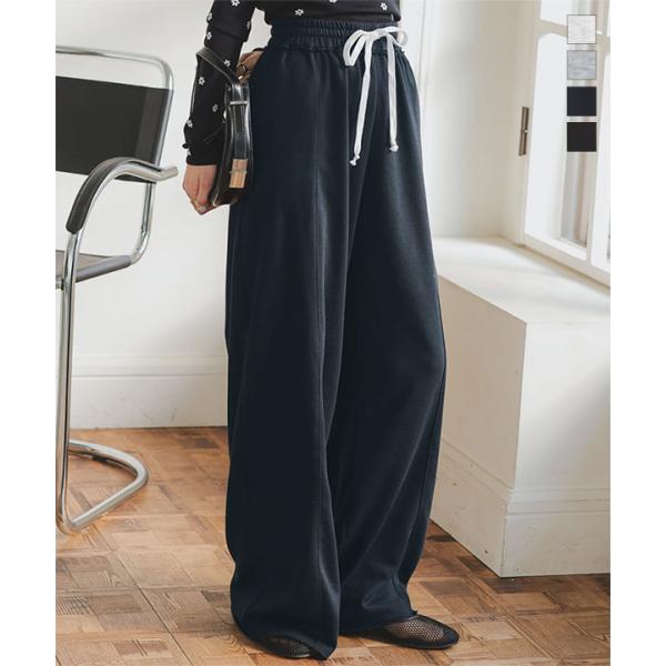 切りっぱなしスウェットワイドパンツこなれた大人カジュアルスタイルには欠かせないスウェットパンツ。裾の切りっぱなしデザインや抜け感あるルーズシルエットが穿くだけで存在感のある一本。テイストやサイズ感問わずどんなスタイルにも馴染む万能さが魅力で...