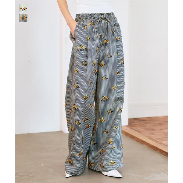 ダブルウエストストライプワイドパンツ存在感放つデザインパンツ。レイヤードしたようなダブルウエストデザインが穿くだけでトレンド感のあるオシャレで印象的なスタイリングに。短丈トップス合わせやトップスをインさせた着こなしがおすすめです。【素材・サ...