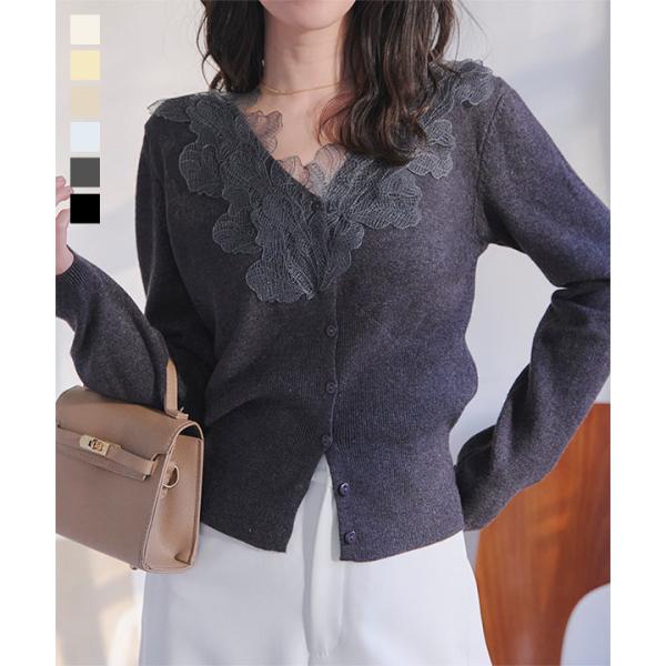 襟レースニットカーディガン襟元にあしらったレースが華やかさと上品さを添える、レディースニットカーディガン。繊細なレースが顔まわりを明るく見せ、シンプルなコーデにもさりげないアクセントをプラスしてくれます。Vネックのすっきりとしたラインが女性...