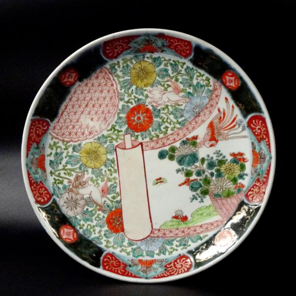 素晴らしいお品です。　　　　明治時代 古伊万里 金襴錦手 色絵 唐獅子牡丹 巻物花鳥図 尺皿です。　　　　細部に至るまで見事に表現され、高い意匠に感銘を受ける名品です。　　　　　　圧倒的な風格、そして姿からは品格の高さが感じられます。　　　...