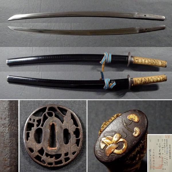 素晴らしい脇差です。　　　【宇多国久】銘　　　室町時代末期の越中の名工：宇多国久の名刀　　　本刀は、直刃文も美しく、優美な姿をしております。　　　そして見事な拵え　　黒漆蛇腹鞘に本鮫皮造柄に、金具があしらわれた、素晴らしい拵えです。　　　鐺...