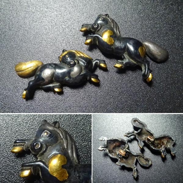 『野馬図目貫』 無銘 京金具師系 赤銅地 容彫 金銀色絵  　　　　おそらく京金具師系の作だと思います。　　　　　　作良し、図柄良しの名品です。　　【状態】僅かなスレは見られますが、特筆する傷みもなく総じて非常に良好な状態です【寸法】幅 2...