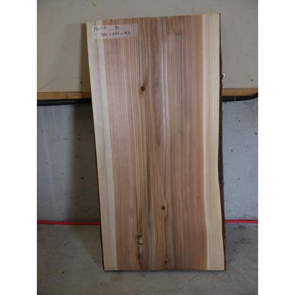 【樹種】杉 / 針葉樹【サイズ】長さ980mm 厚み43mm 幅490mm※天然木の為、計測箇所により誤差が生じます。予めご了承くださいませ。【重さ】8kg■状態：節あり、耳あり■使用用途：天板 テーブル カウンター ローテーブル ベンチ ...