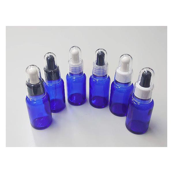約30ml入るコバルトブルーの遮光瓶です。アロマオイルや薬品など、品質を保ち保存することができます。色々な種類の小分けに便利です。中の液を取り出しやすいガラススポイトと透明のオーバーキャップ付きです。キャップの色が白、黒、ナチュラル、ゴムの...