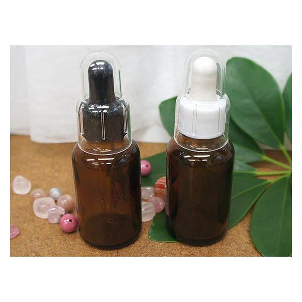 約30ml入る茶色の遮光瓶です。アロマオイルや薬品など、品質を保ち保存することができます。色々な種類の小分けに便利です。中の液を取り出しやすいガラススポイトと透明のオーバーキャップ付きです。キャップの色が白、黒、ナチュラル、ゴムの色が白、黒...