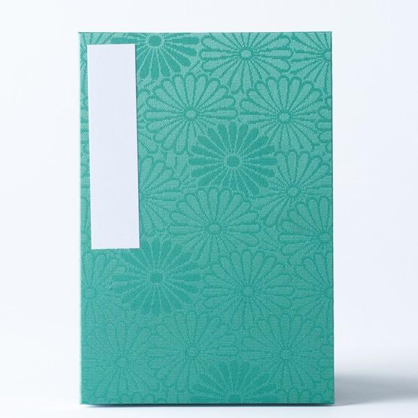 お客様のご要望にお応えして、大判サイズの御朱印帳に無地のシックな御朱印帳が新登場です。本身は48ページ、サイズは12cm x 18cm。一般的な小型御朱印帳より一回り大きく、迫力ある御朱印が頂けます。2枚の紙を貼り合わせていますので、墨の裏...