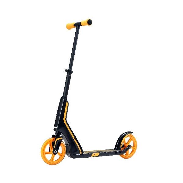 1つのホイールに4個のベアリングを搭載しホイールの回転がより滑らかに！！重量：5.4kg耐荷重：100kg対象年齢：8歳以上材質：アルミ・スチール・ABS樹脂（一部ポリウレタン）8インチホイールロアチューブと折り畳み部にプラスティックカバー...