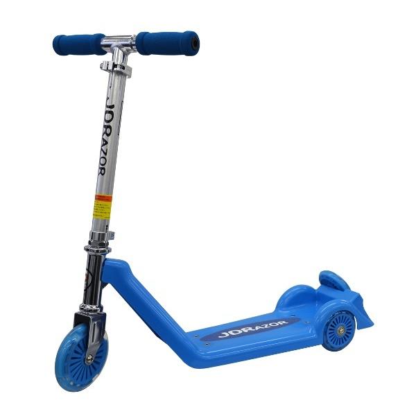 重量：2.7kg本体サイズ：L67×W30.5×H79耐荷重：30kg対象年齢：3歳以上材質：アルミ・ポリプロピレン（一部ポリウレタン・スチール）前輪　５インチLEDホイール後輪　４インチホイールフレーム　ツヤ有りシルバープラスティックデッキ