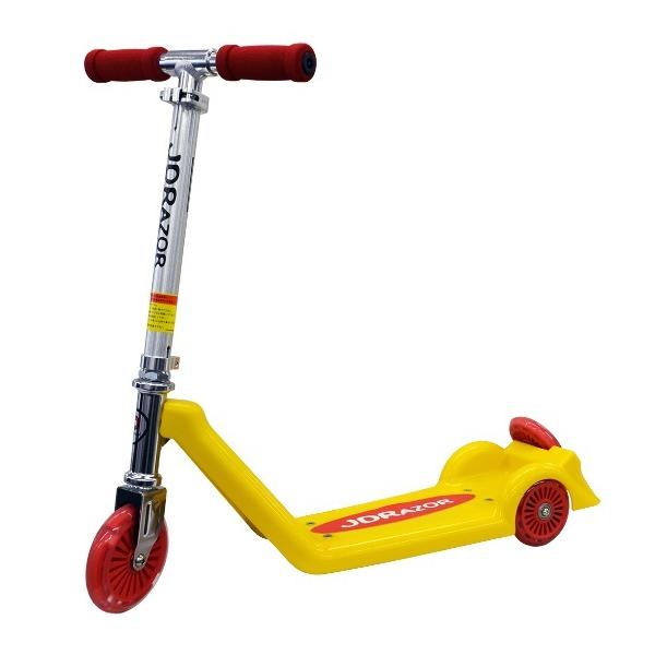 重量：2.7kg本体サイズ：L67×W30.5×H79耐荷重：30kg対象年齢：3歳以上材質：アルミ・ポリプロピレン（一部ポリウレタン・スチール）前輪　５インチLEDホイール後輪　４インチホイールフレーム　ツヤ有りシルバープラスティックデッキ