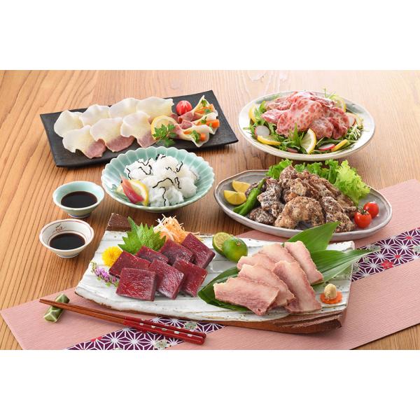 【発売日：2025年03月28日】日本初の国産捕鯨母船「日新丸」の後継船である「関鯨丸」が、日本近海で捕鯨した鯨肉を詰合せにしています。鯨肉は高たんぱくで低脂質、低カロリーな動物性たんぱく源として注目されています。鯨は頭から尾までほぼ全ての...