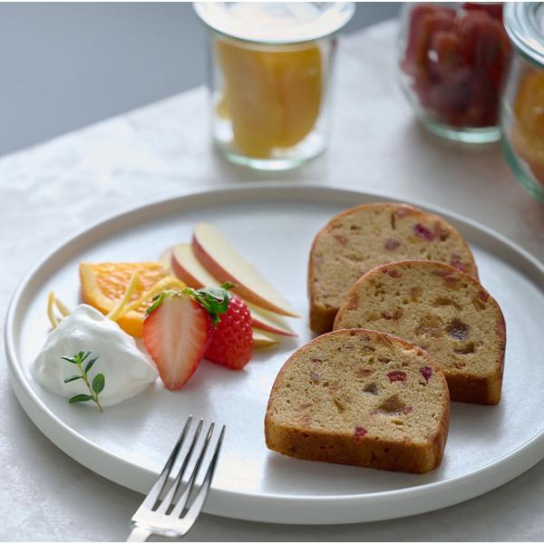 【発売日：2025年03月28日】帝国ホテル東京にて長年スイーツ業界を切り開いてきた現代の名工・望月シェフとホシフルーツのコラボで作り上げた特別なお菓子。７種類のフルーツを洋酒に漬け込み、紅茶の生地でくるんだ、フルーツが詰まったパウンドケー...