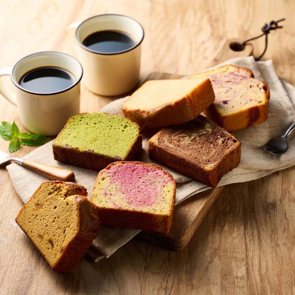 【発売日：2026年03月20日】フルーツを混ぜ込んだ大きなしっとりパウンドケーキです。ずっしりとしたサイズ感ですが、ふんわり軽い食感で意外にぺろりと食べられます。朝食代わりやデザートにも。フルーツとフレーバーが組み合わさったそれぞれの味わ...