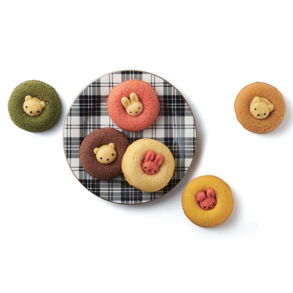 真ん中から動物たちがひょっこり顔を出した焼きドーナツ。その愛嬌のある見た目は、食べるのがもったいなくなるほど。かわいいボックスがギフトにもぴったりです。■内容量：うさぎイチゴ・うさぎプレーン・うさぎバナナ・くまチョコ・くま抹茶・くまキャラメ...