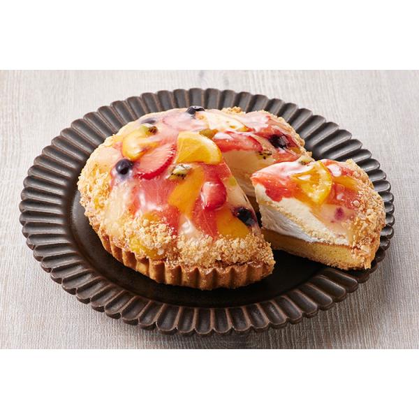 ７種類のフルーツ(苺、黄桃、洋梨、オレンジ、キウイ、ピンクグレープフルーツ、ブルーベリー）をたっぷりと贅沢に盛り付けサクサクのパイを側面に散りばめたフルーツタルトです。■内容量：フルーツタルト直径約15cm×1台■賞味期限：冷凍30日（期限...