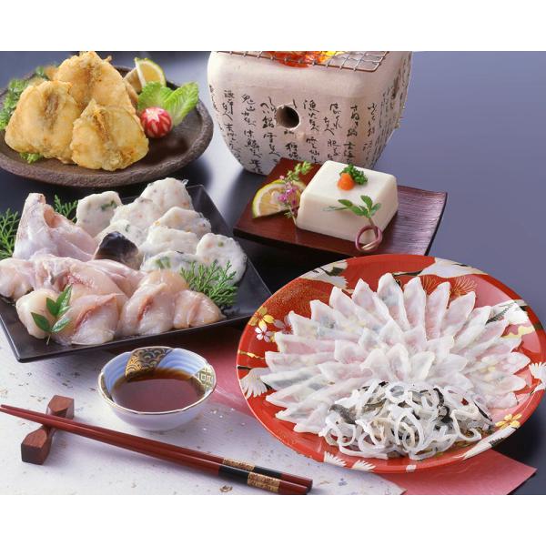 1枚1枚丁寧に丹念に盛り付けたお刺身、ちり鍋用としてふくちり・ふくつみれをセットし、とらふくの白子を使った『ふく白子豆腐』、さらに電子レンジで簡単調理できる『ふく唐揚げ』などを詰合せたバラエティセットをご堪能ください。■商品名：ふくづくし　...
