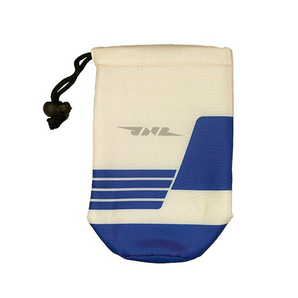 なつかしい国鉄特急色を再現したペットボトルホルダーです。お出かけのお供にいかがでしょうか？［サイズ ］約 80 φ × H 185 mm ［素材］本体： ポリエステル（中面アルミ蒸着）／パッケージ袋：PP［原産国］中国