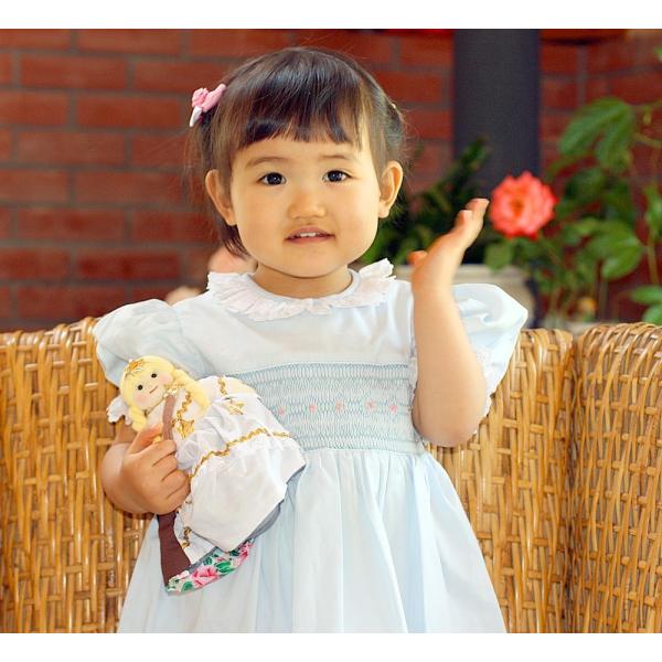 ♪ベビーもおしゃれは大好き!!♪永遠の定番!!♪スモッキングドレスで天使に変身!!♪襟と袖口はホワイトレースでふんわり!!♪とてもゴージャス&amp;ドレッシー!!♪後ろリボン結びでステキなバックスタイル!!