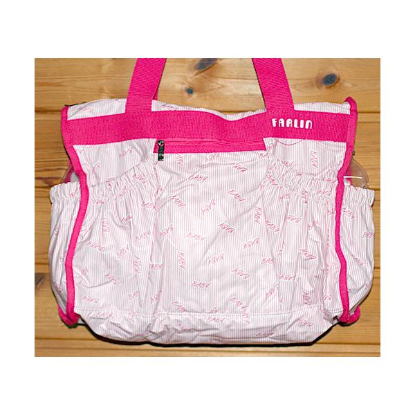 ♪ソフトで軽く、水にぬれても"OK!!"のウォータープルーフ。♪容量も大きくたっぷり収納できるので外出時の便利なバッグです。♪バッグの外側、前後、両サイドに6カ所のポケットがありこまめに収納できます。♪おむつ替えの時のチエンジングマット付き...