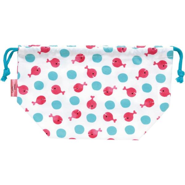 ランチタイムが楽しみになるかわいいデザインのランチ袋です。お弁当箱のほかにお箸やカトラリーも一緒に入れられるタイプ。巾着タイプなので紐をきゅっと結んで簡単にお弁当を包めて便利です。安心の日本製で、綿100％なので丈夫です。※摩擦や水濡れによ...