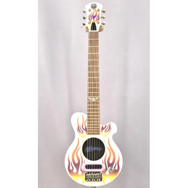 アンプ付きコンパクトギターのベストセラー、ピグノーズの限定モデル！オープン・バック構造、１０ｃｍヘビーデューティー・スピーカーによりナチュラルかつ強力なドライブ・サウンドが飛び出します！ヘッドフォン・ジャック付きですので夜でも安心です。ブタ...