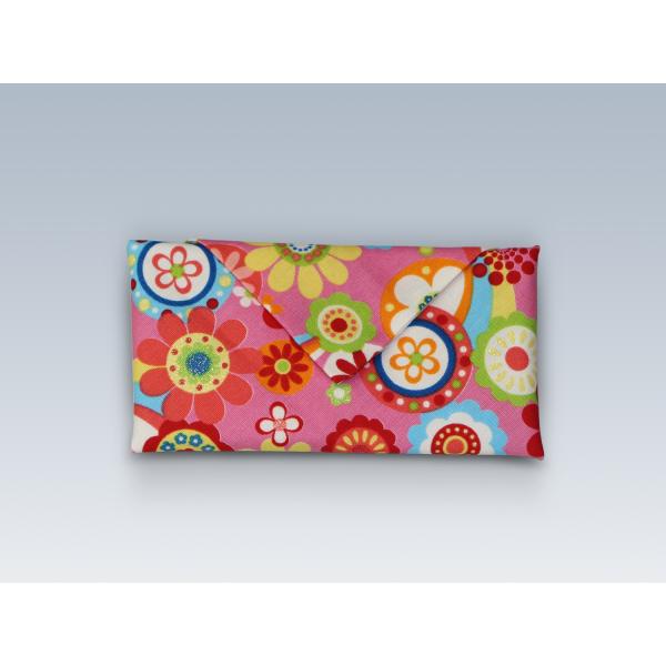 ■小サイズの花柄念珠ケース!!■3色のカラーをご用意致しました。■小サイズの経本と御念珠が一緒に入れられます。※こちらの商品はメール便にて商品を発送致します。※商品の数や種類によっては宅配便になることがございますので予めご了承下さい。