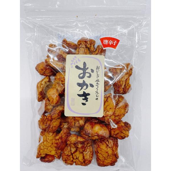 堅焼きのおかきに濃いめのお醤油。そして唐辛子！くせがある商品です！ファン客多し！！