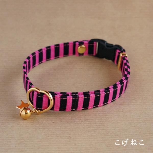 ベリーのような濃いピンクと黒のストライプの首輪です。ピンクがメインですが、大人っぽい配色のかっこいい首輪になっています！デザイナーズの家具みたいなニュアンスの色なので、男の子女の子問わず使って頂けると思います♪ 【素材】■首輪ベルト部分：コ...